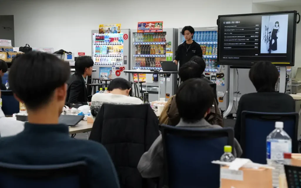 ZENB HOLDINGS | 「ZENB HOLDINGS」は、100年、300年後のすべての人の幸せに貢献するために、「金融」「経営」「生活」領域から日本、世界を支え、仲間とともに未来を ...